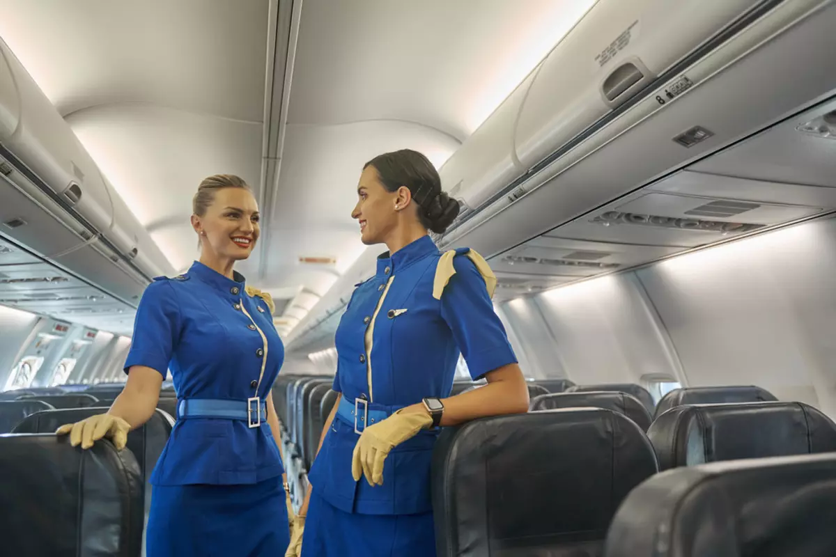 Rúis Stewardess de línéar príobháideach ar a dtugtar an t-uasmhéid tip