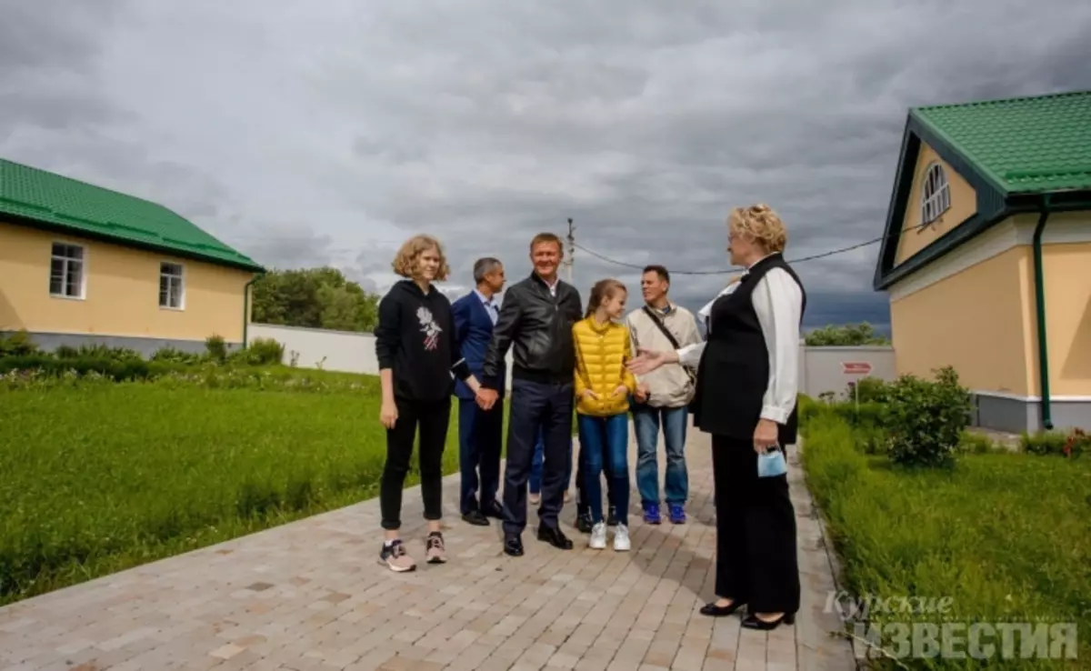 Vùng Kursk. La Mã Starovoit và gia đình đã đến thăm bất động sản của Feta