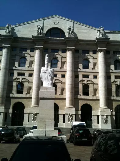 Monument al dit mig, Milà, Itàlia, Europa