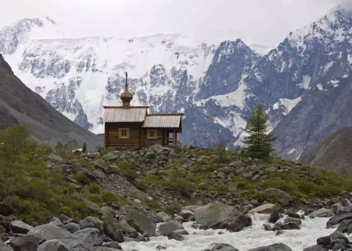 Wiederherstellungen der verbrannten Kapelle in Altai suchen in Nowosibirsk