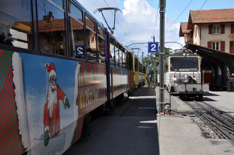 Siyen Road nan Rosh de Nayya, Montreux Station, Montreux, Swis, Ewòp