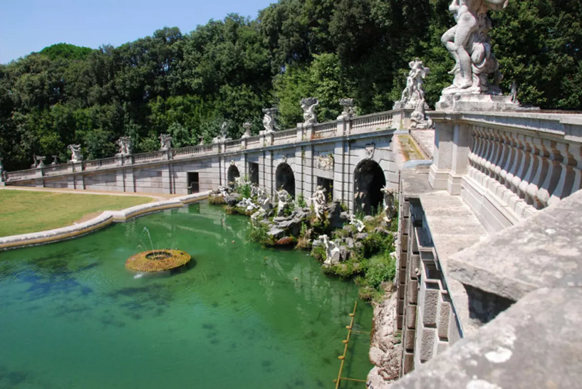 Palacio real en Caserta - Caserta, Campania. Revisión, fotos, espectáculos de historia 352724_1