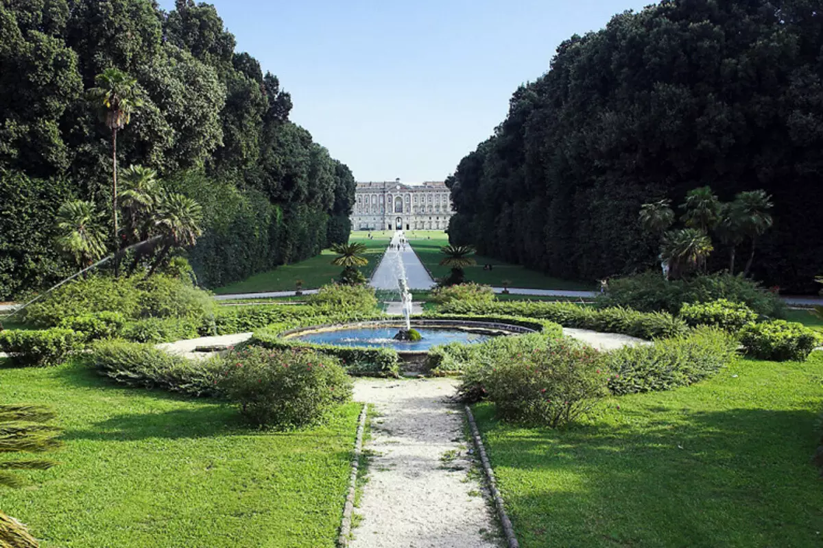 Palas Brenhinol yn Casertta, Caserta, Campania, yr Eidal, Ewrop