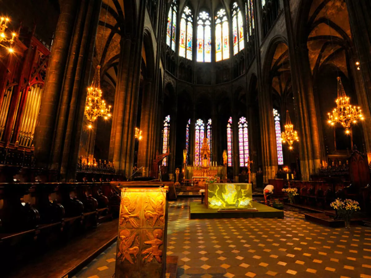 Katedralen af ​​opstanden i Jomfru Maria, Clermont Ferrand, Overlin og Limousine, Frankrig, Europa