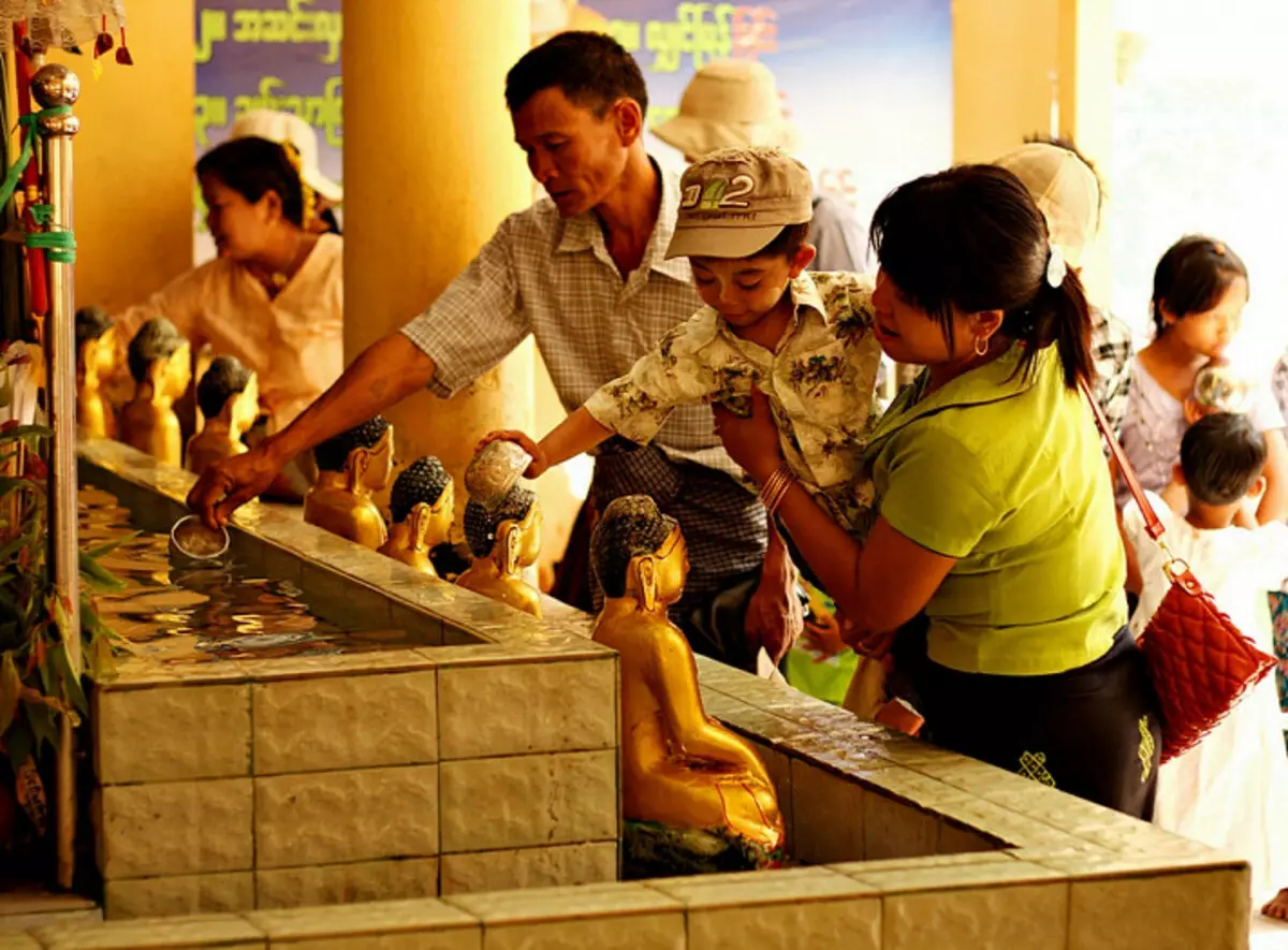 Budist Tapınağı Makhamuni / Pagoda Mahamuni, Mandalay, Myanmar, Asya