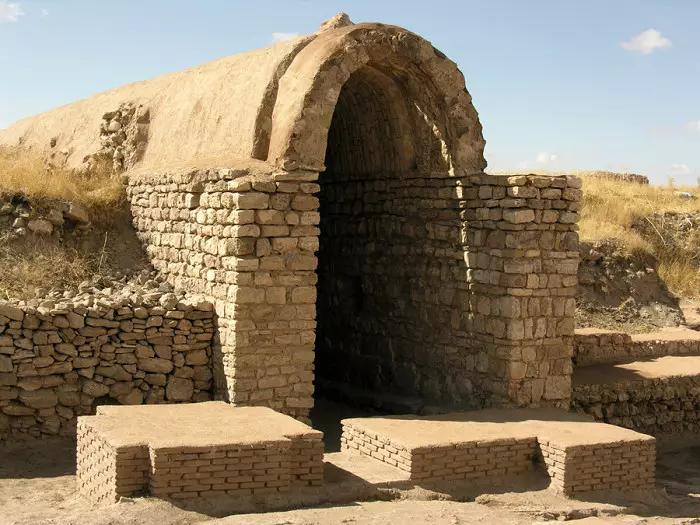 Temple Kompleksa Taht-E-Suleiman, Irano, Mezoriento