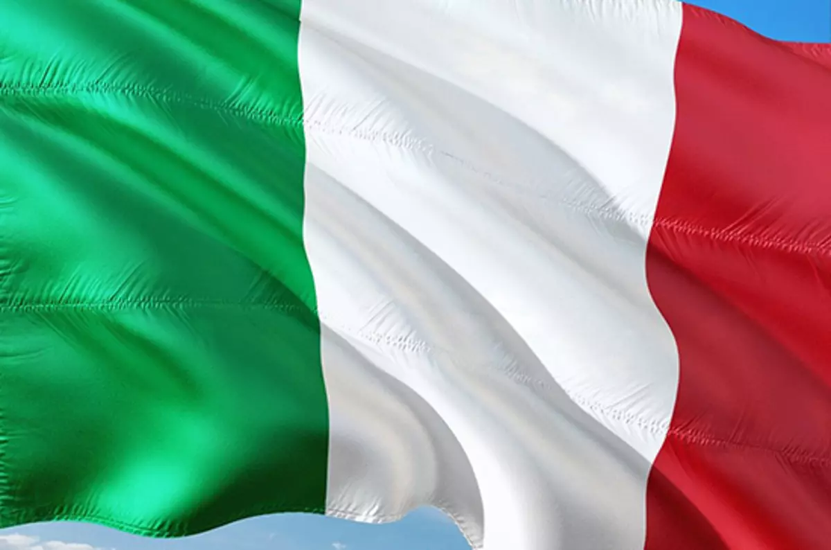 Awọn aala ti a ṣii ti a ti ṣii pẹlu awọn aladugbo pẹlu iyasọtọ ti Ilu Italia