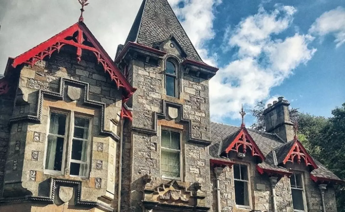 Dogs-Vegan, Tubina and Ecosel Tubeys: A unique themed hotel appeared in Scotland - Photo
