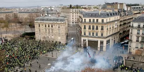 Ator sanalorekerenso kuchepa kwa chidwi cha anthu aku Russia kupita ku France chifukwa cha zipolowe