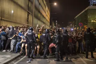 תיירים קראו לעקוב אחר המידע על המהומות בברצלונה