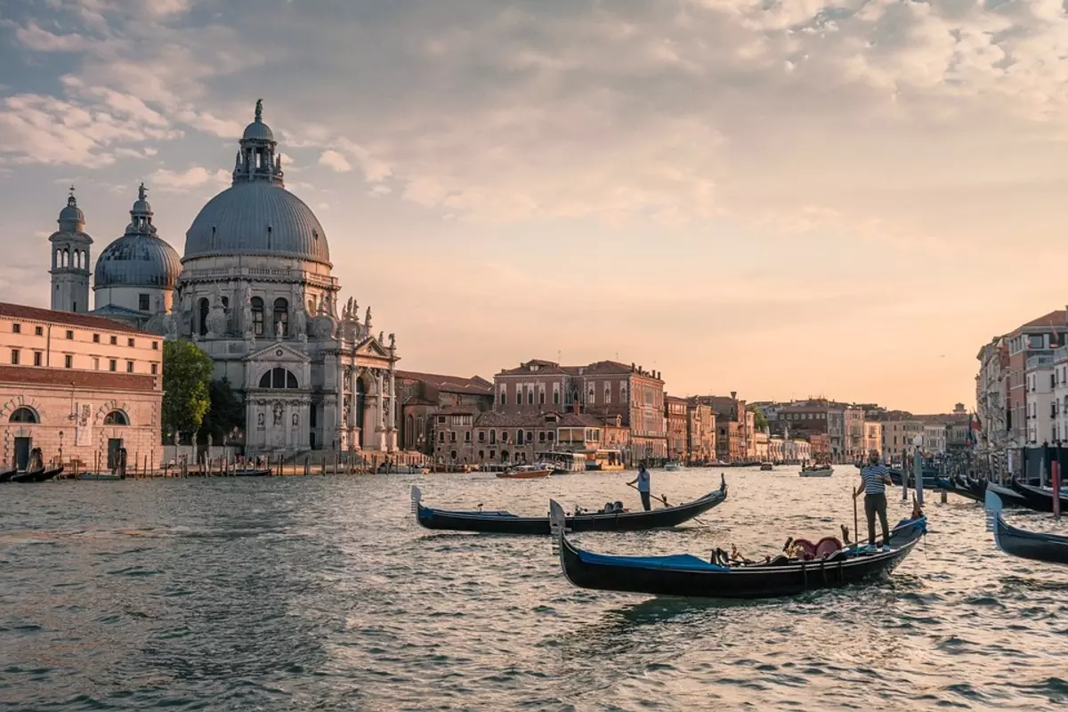 Mawu oyambira omwe abwerere ku Venice amasamutsidwa kuchilimwe