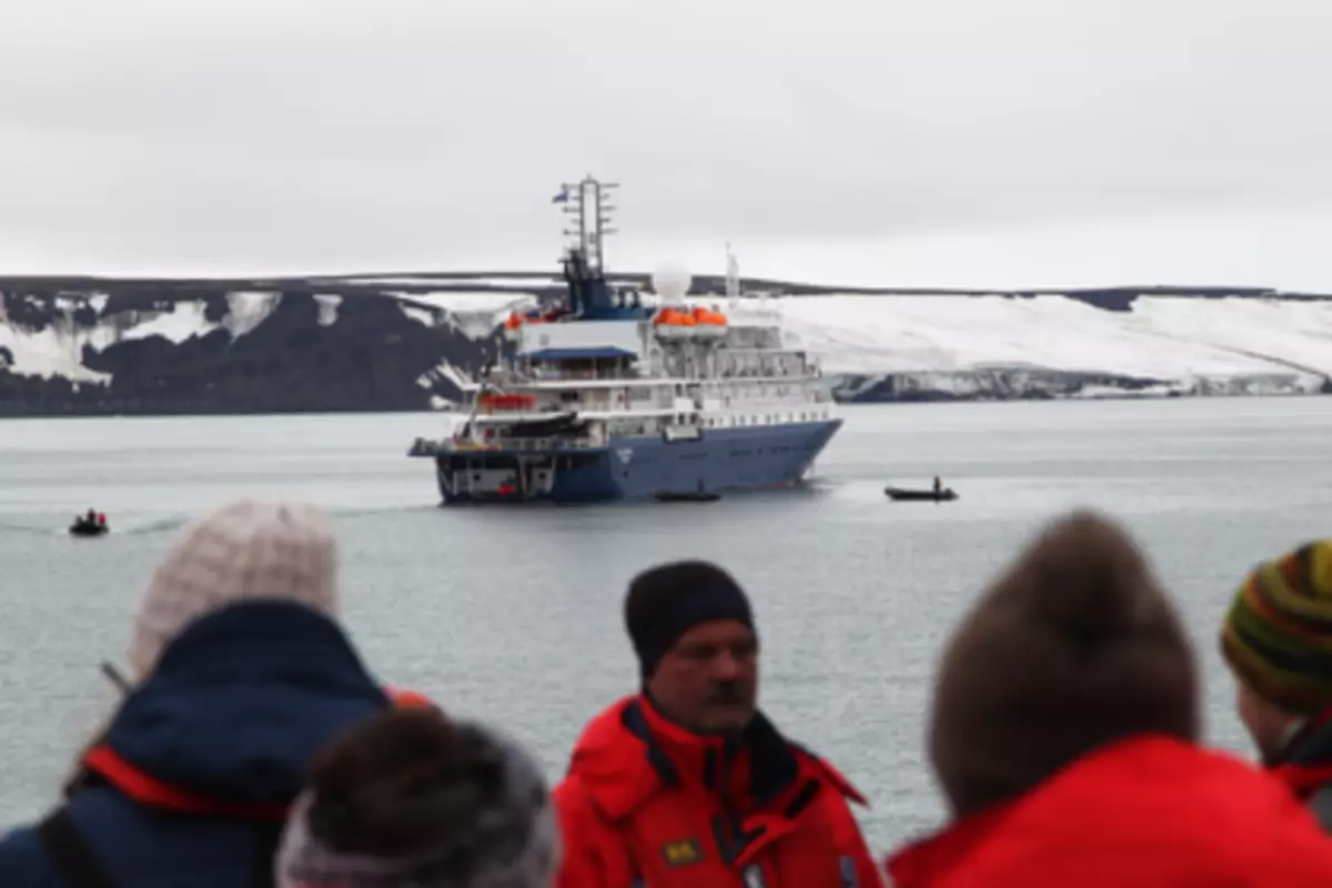 Russische Schiffbau anregen, die auf Kosten des Tourismus in der Arktis gesammelt wurde