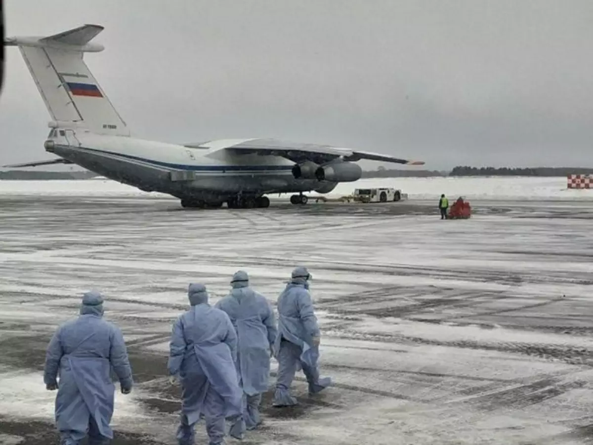 3月16日からのフライトの廃止のため、ヨーロッパでは何千人ものロシア人が立ち往生しています。彼らは何をしますか？