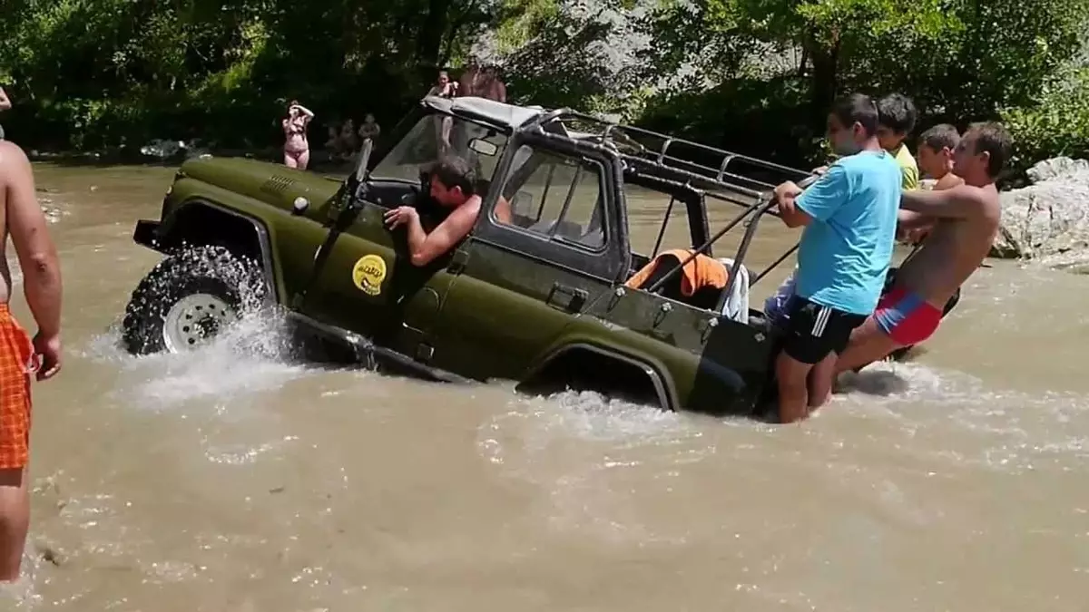 Pe teritoriul Krasnodar a strâns controlul asupra jeepului