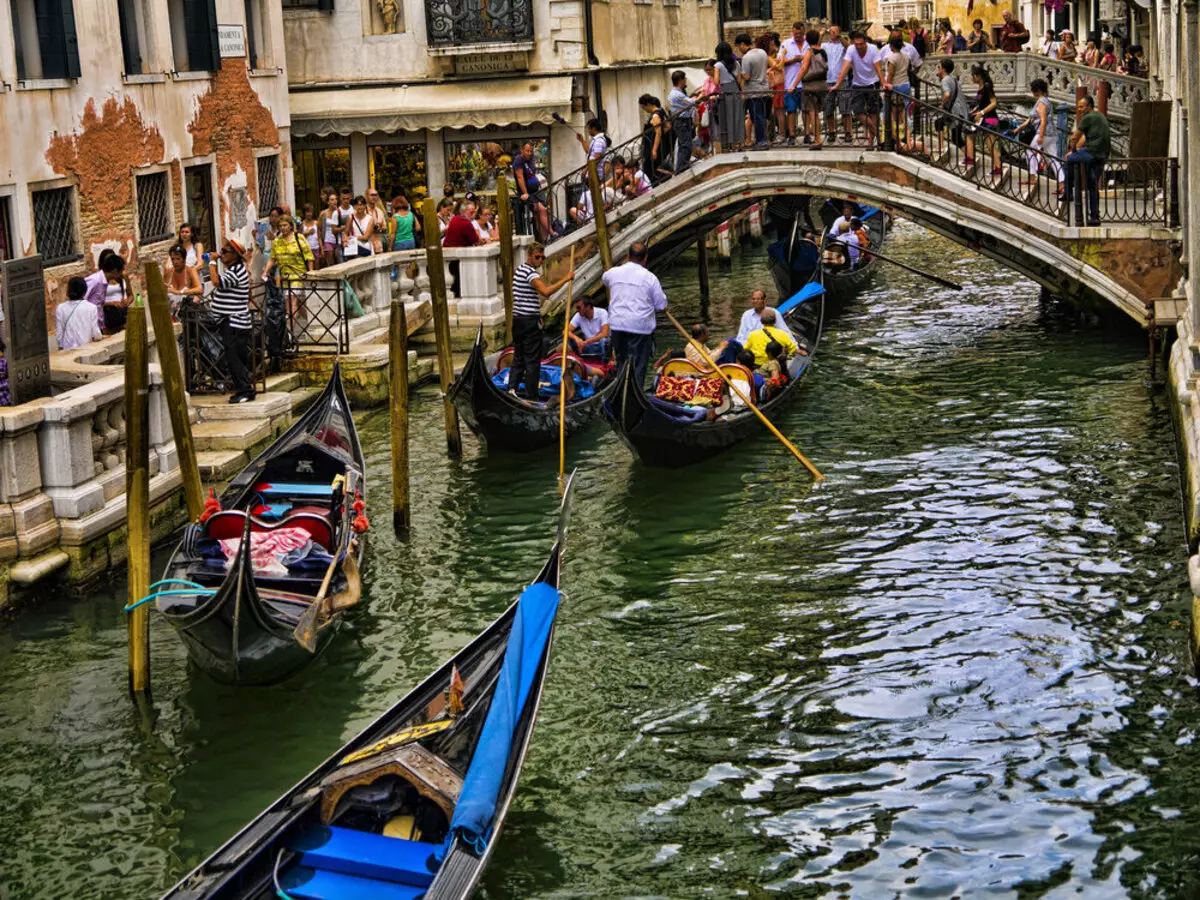 Die Behörden von Venedig werden erstmals den Touristenstrom einschränken