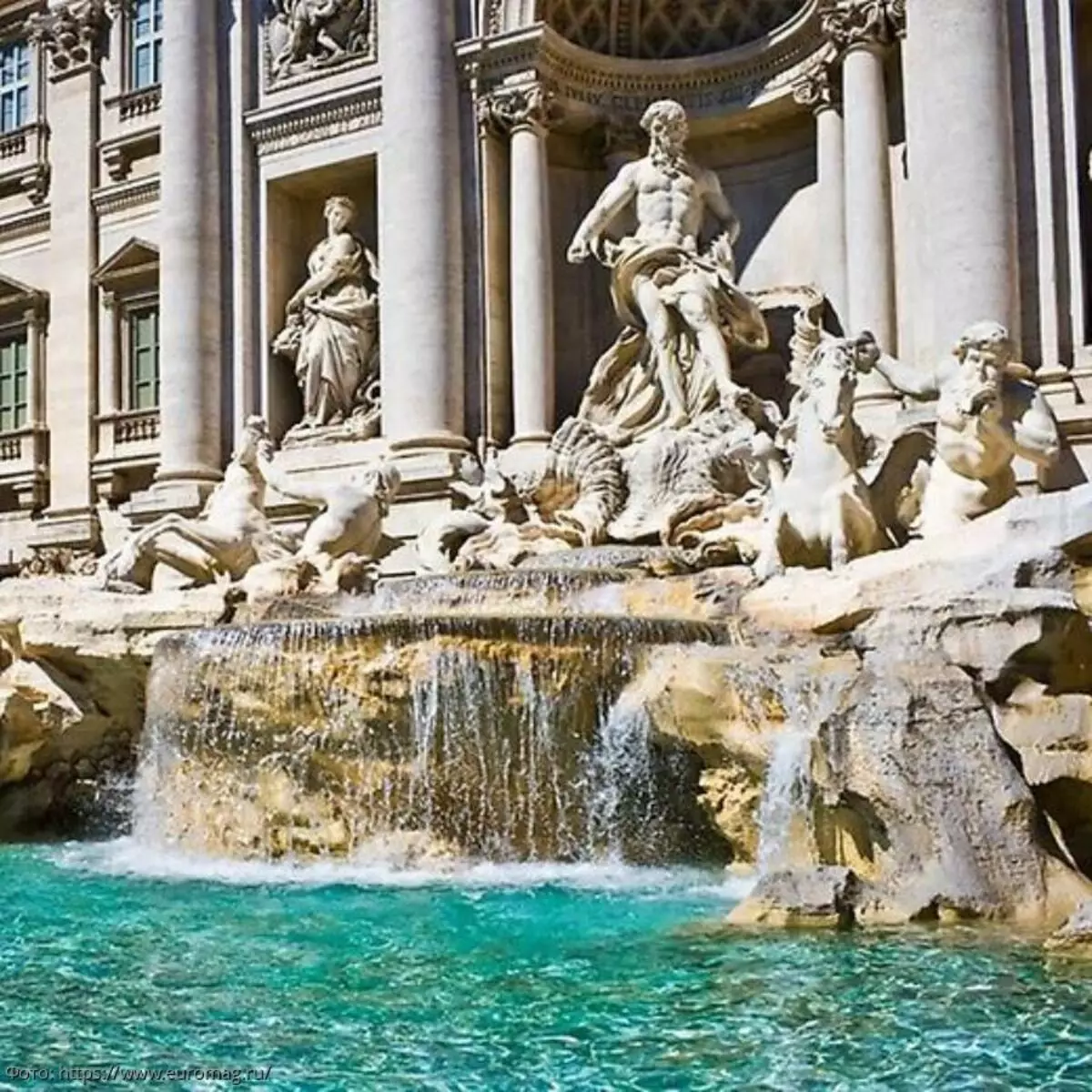 Fontana di Magic Trevi a Roma: Vero o Fiction