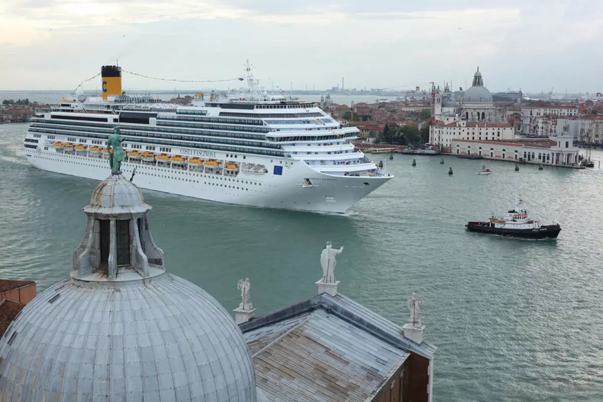 Ang pagbisita sa Venice ay babayaran