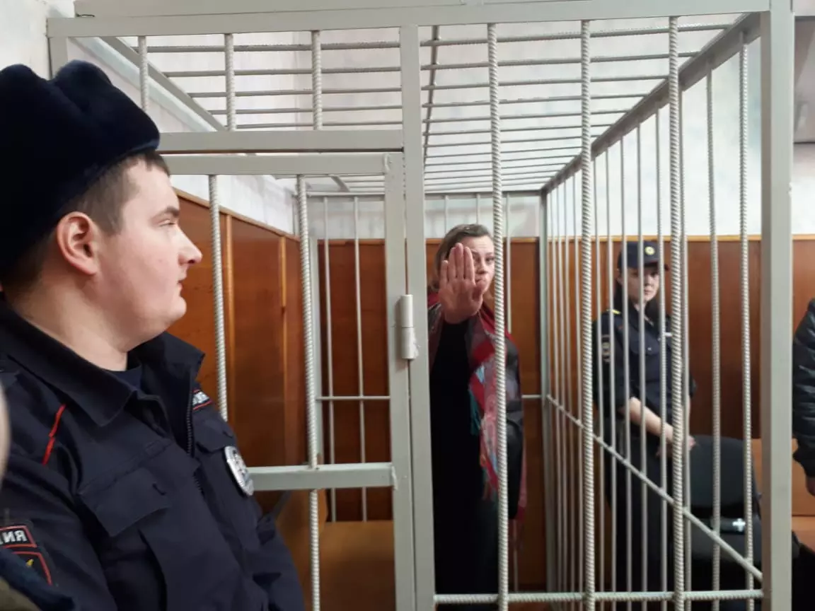پانچ سال تک، Yekaterinburg میں، ٹریول ایجنسی کے کالونی ڈائریکٹر کو بھیجا، جس نے دو ملین چرا لیا