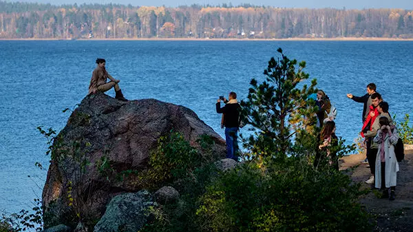 Forbróidh Réigiún Leningrad bealaí do thurasóirí le víosaí leictreonacha