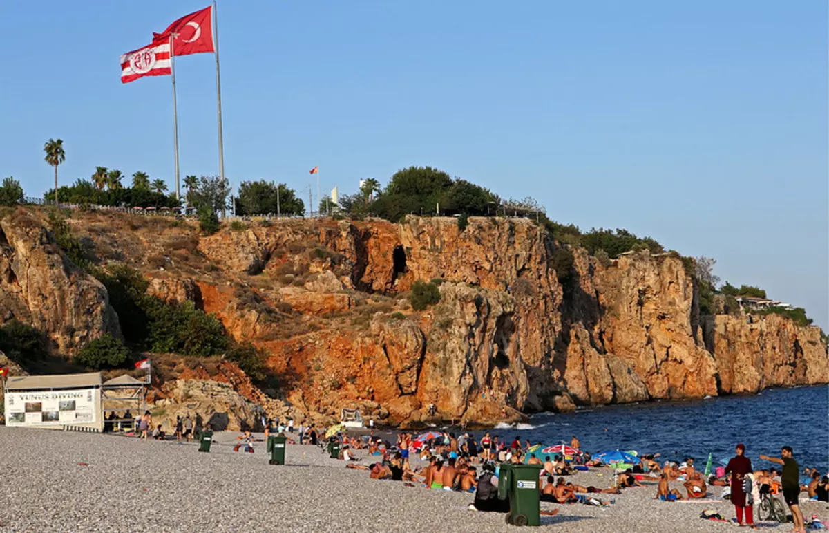 Wanita Rusia mengalahkan di Turkish Hotel