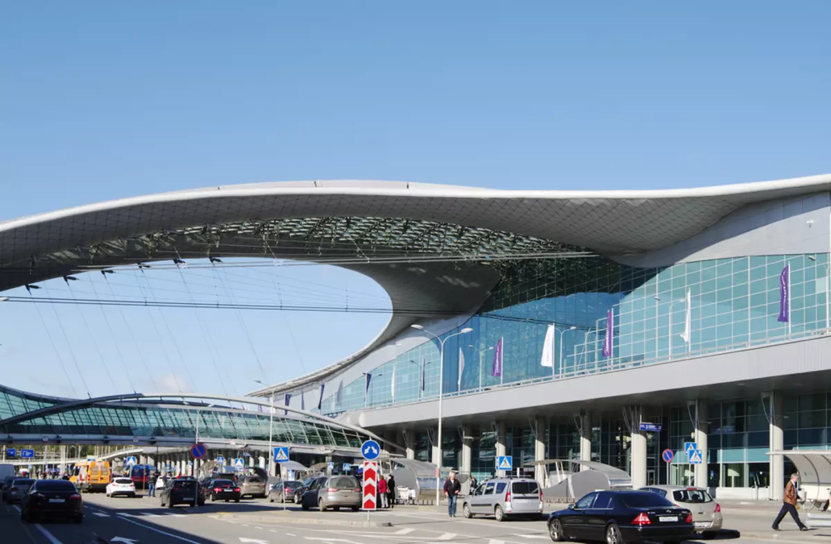 Ang gallery sa pedestrian tali sa mga termino sa airport sa Shedemetyevo sirado sa usa ka adlaw