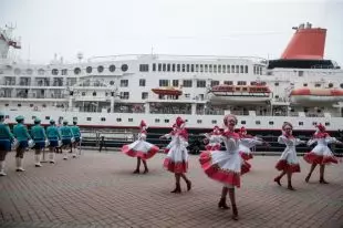 Cruise voering arriveerde in Vladivostok uit Japan