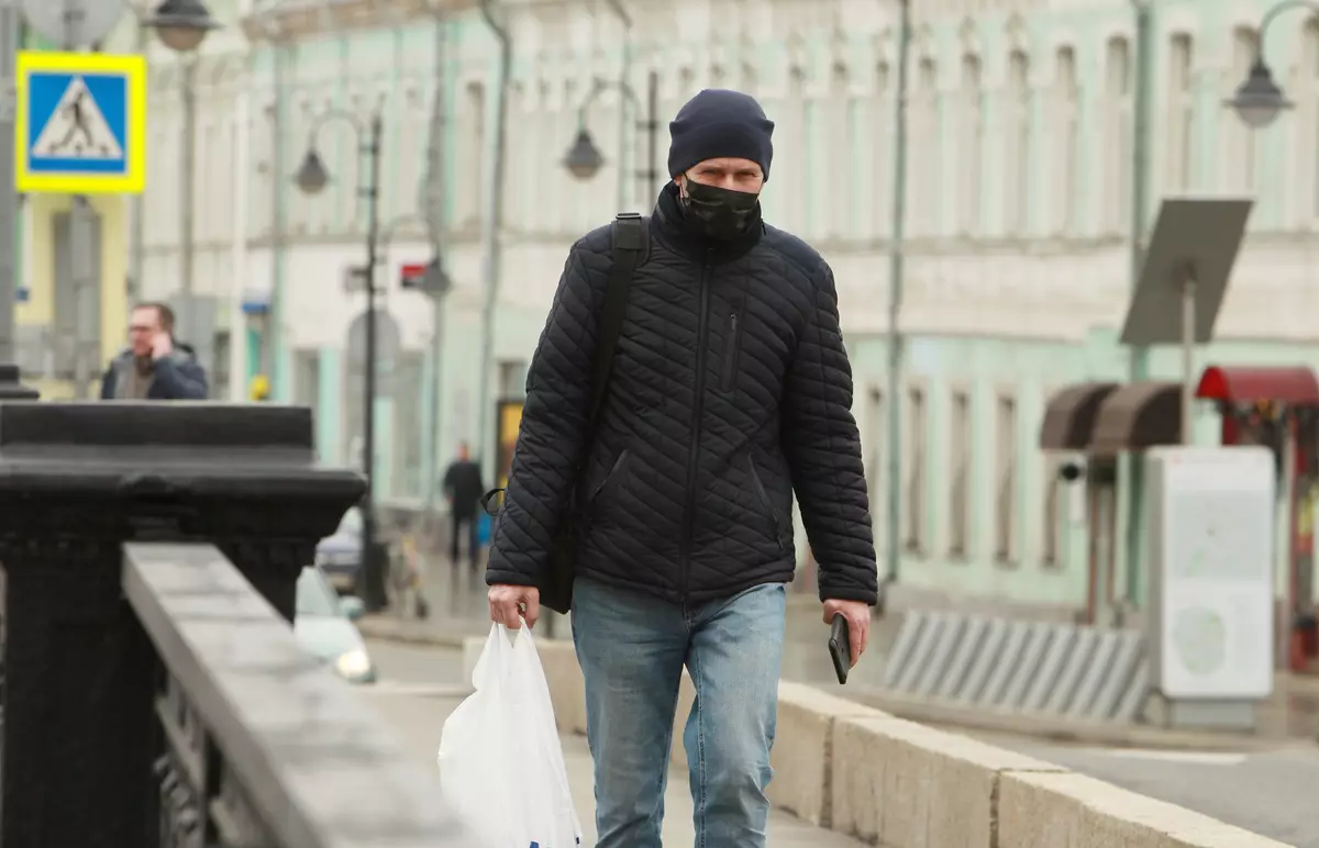 Lääkäri varoitti ihon ongelmista, koska maskit väärästä kulumisesta