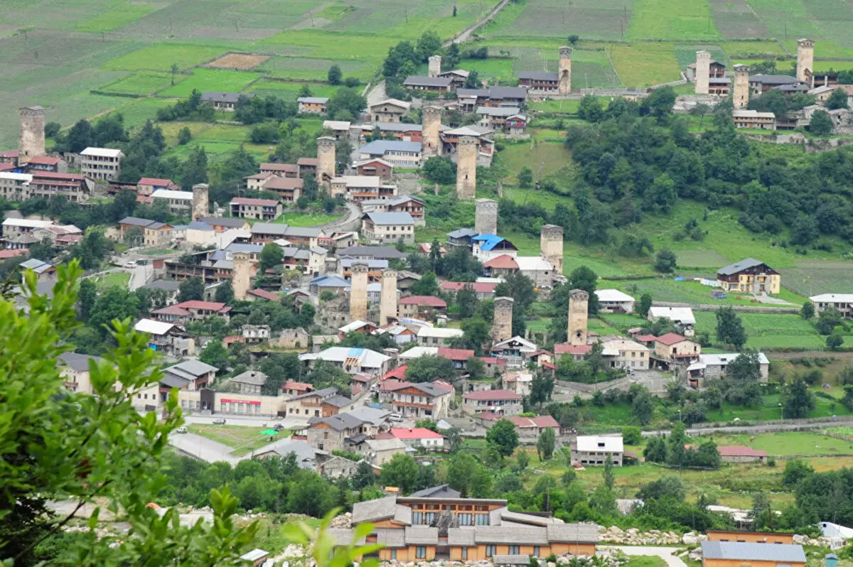 Somera sezono malfermiĝis en la alpa svaneti