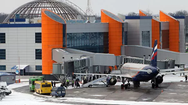 Калінінградський аеропорт почав відправляти затримані через шторм рейси