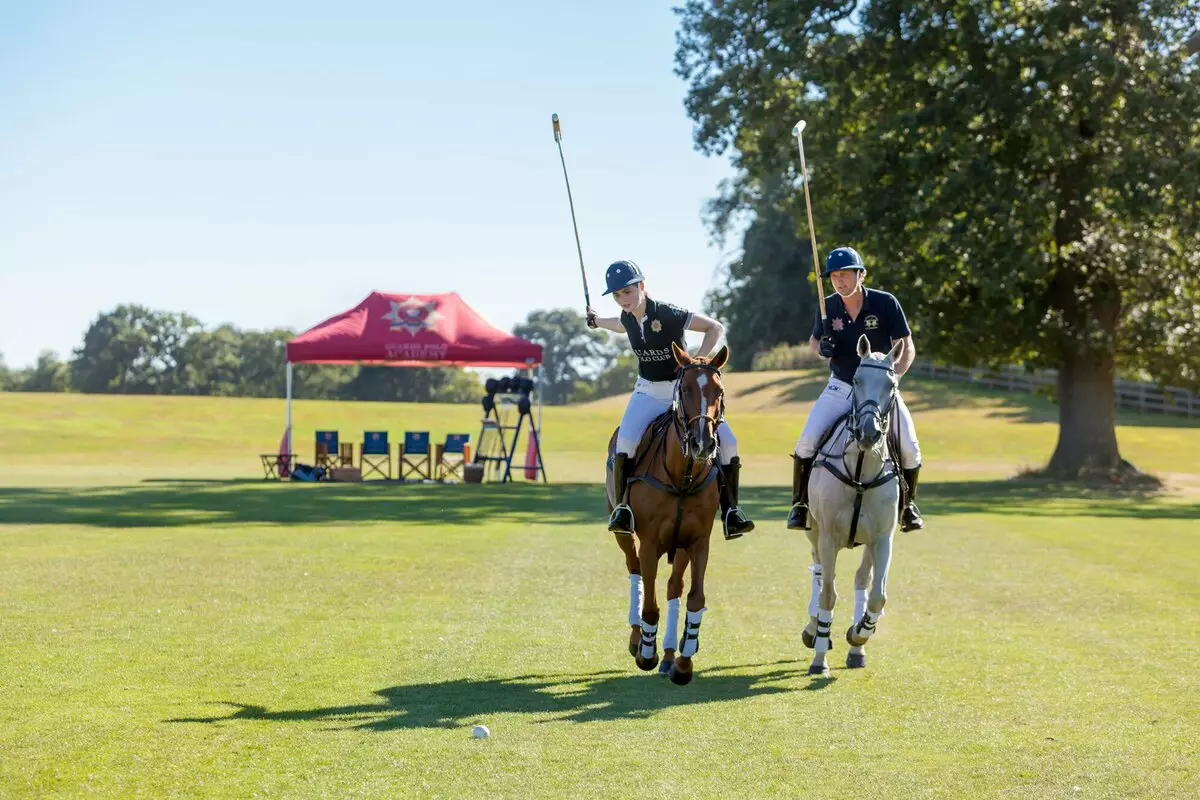 Di British Hotel Coworth Park tetamu akan mengajar permainan polo