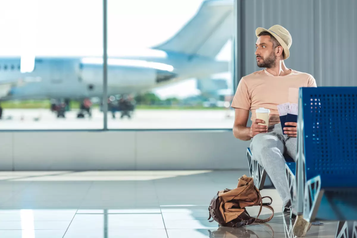 Is het de moeite waard om tickets in het buitenland te kopen voor zomer en herfst