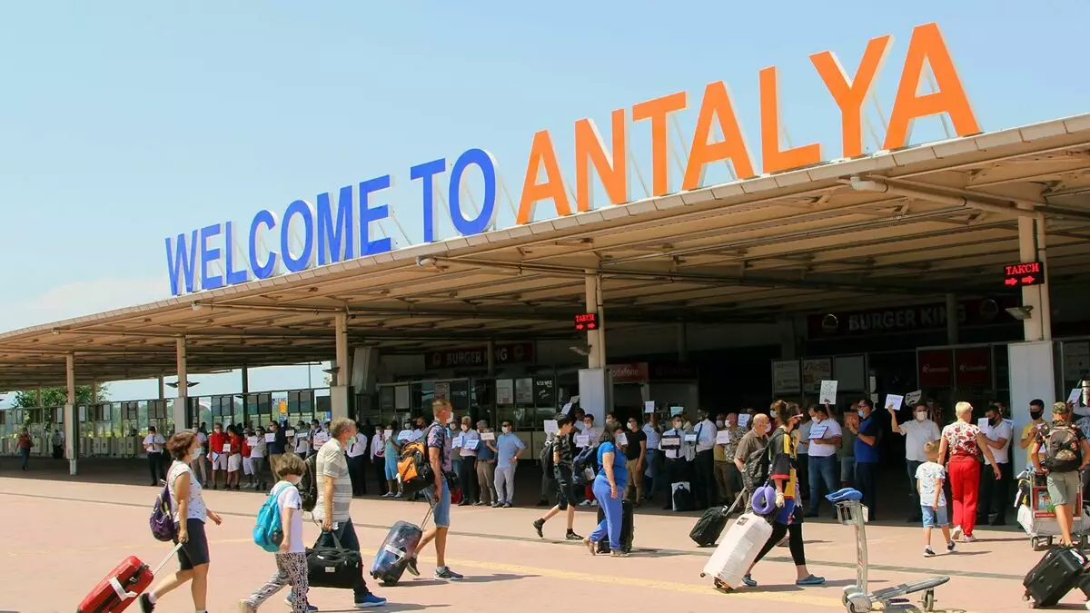 Touristen aus 13 Städten Nachfrage erlauben es ihnen, in die Türkei zu fliegen