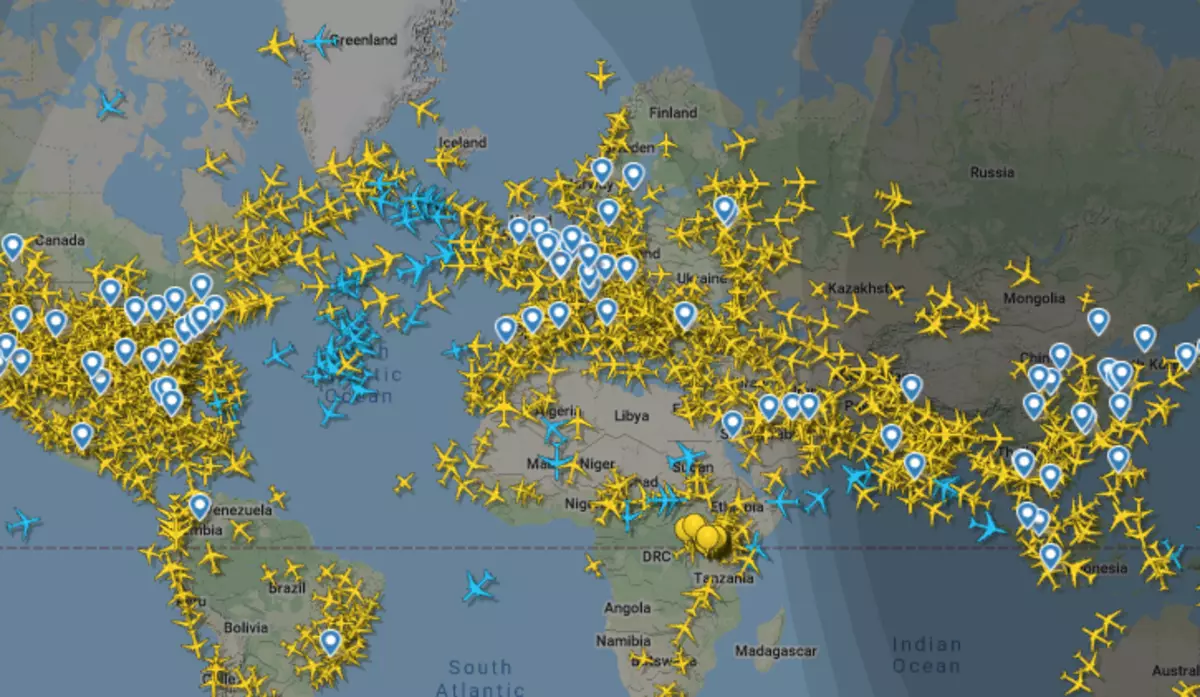Wie viele Flugzeuge fliegt gleichzeitig am Himmel