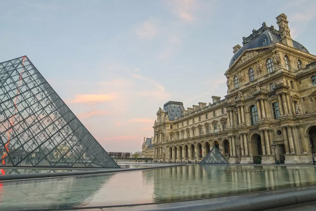 Louvre sa Fhrainc