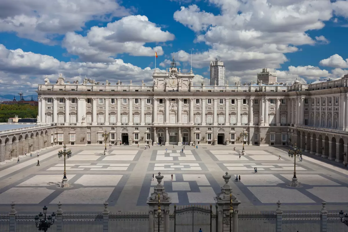 Royal Palace huko Madrid.